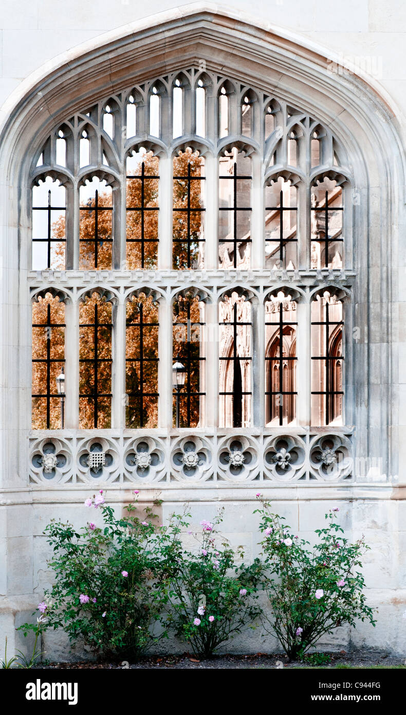 An arched stonework window with roses in the facade of King's College ...