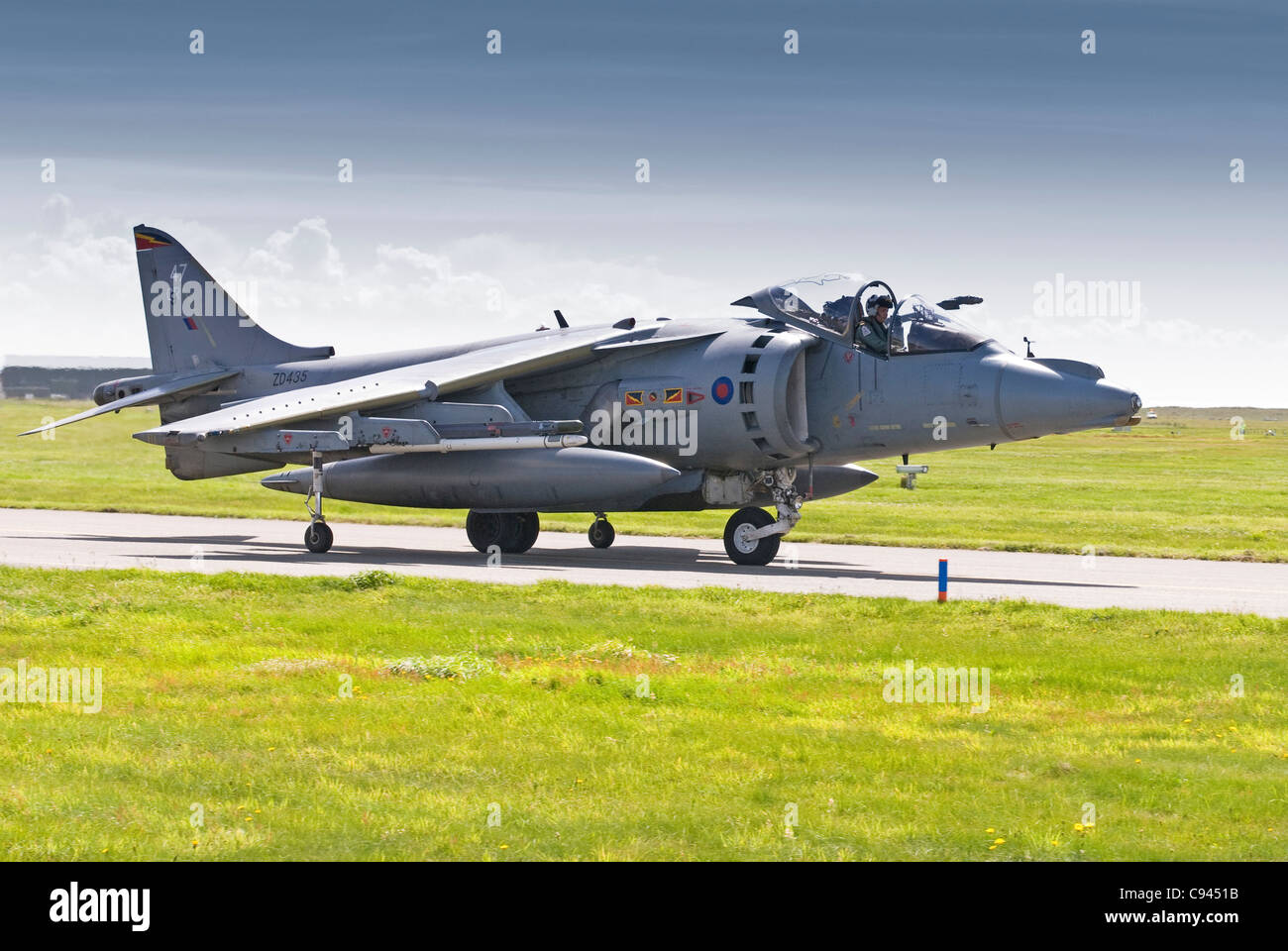 Harrier jump jet hi-res stock photography and images - Alamy