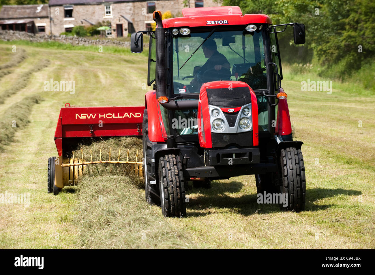 Red tractor pull hay hi-res stock photography and images - Alamy