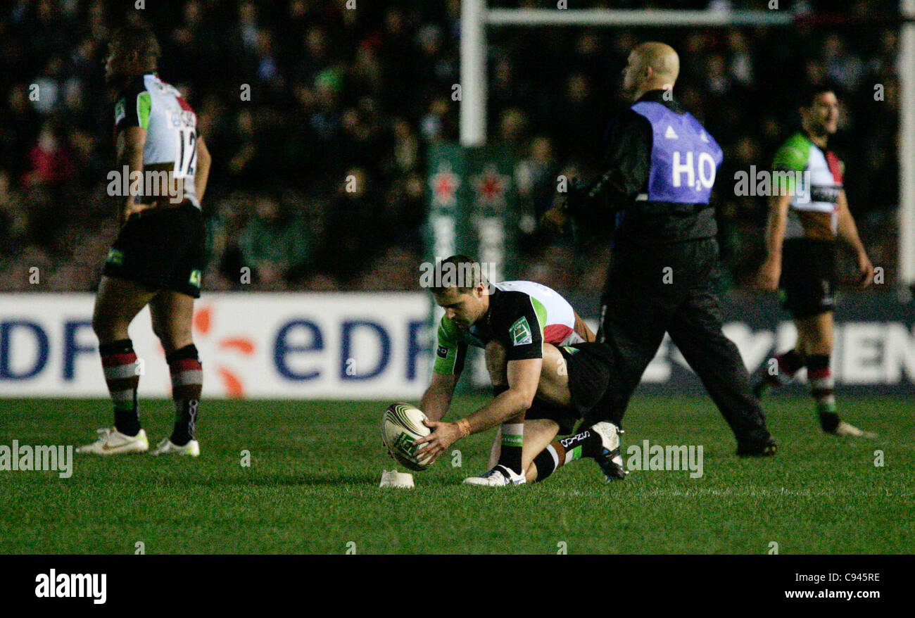 11.11.2011. Twickenham, England. Nick Evans lining up his kick during ...