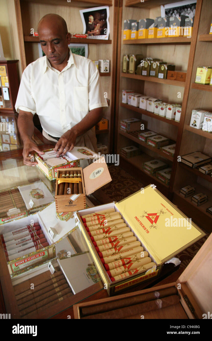 Cuba sancti spiritus shop store hi-res stock photography and images - Alamy