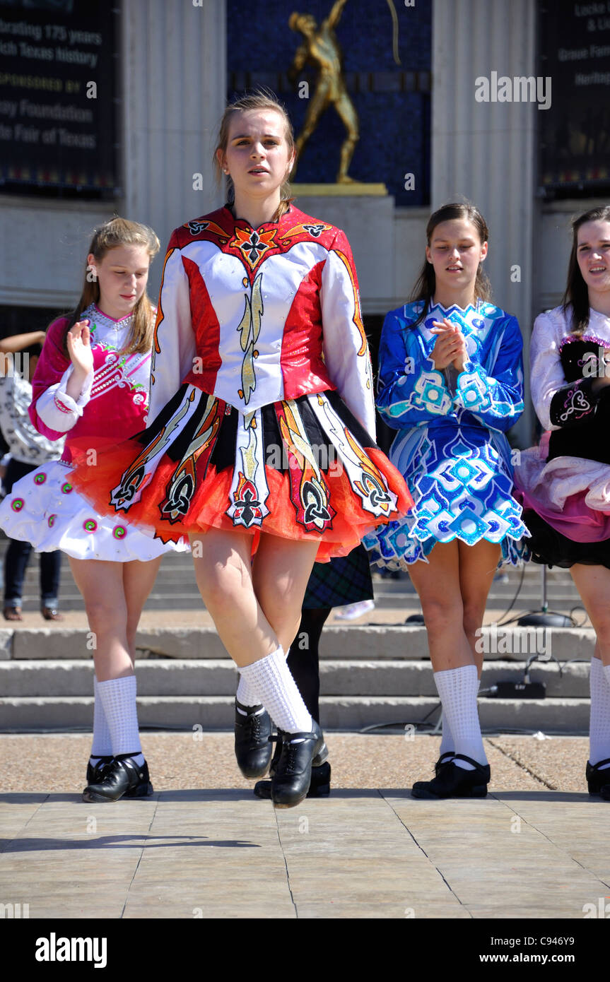 Irish traditional dancing Stock Photo - Alamy
