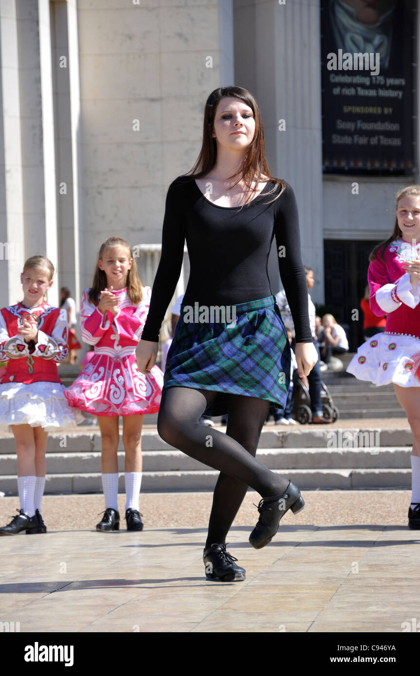 Irish traditional dancing Stock Photo - Alamy