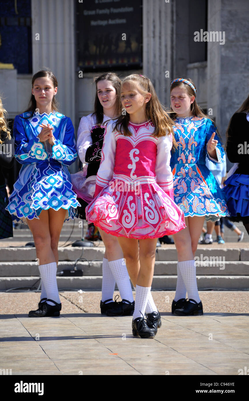 Irish traditional dancing Stock Photo - Alamy