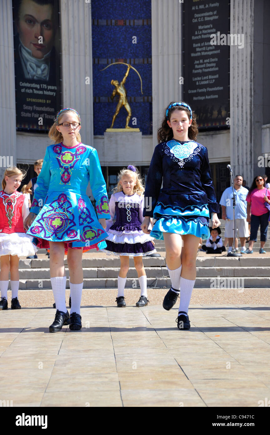 Irish traditional dancing Stock Photo - Alamy