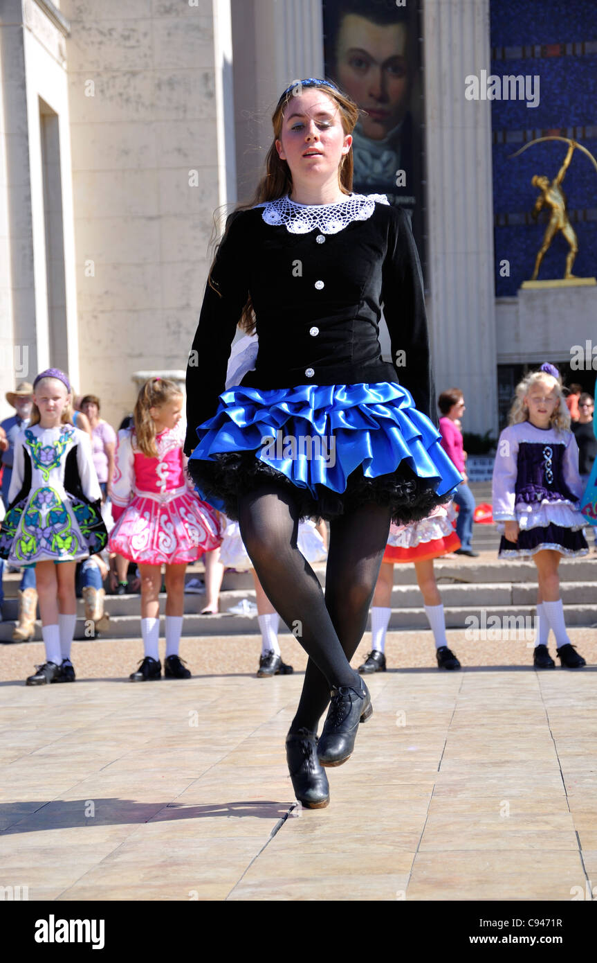 Irish traditional dancing Stock Photo - Alamy