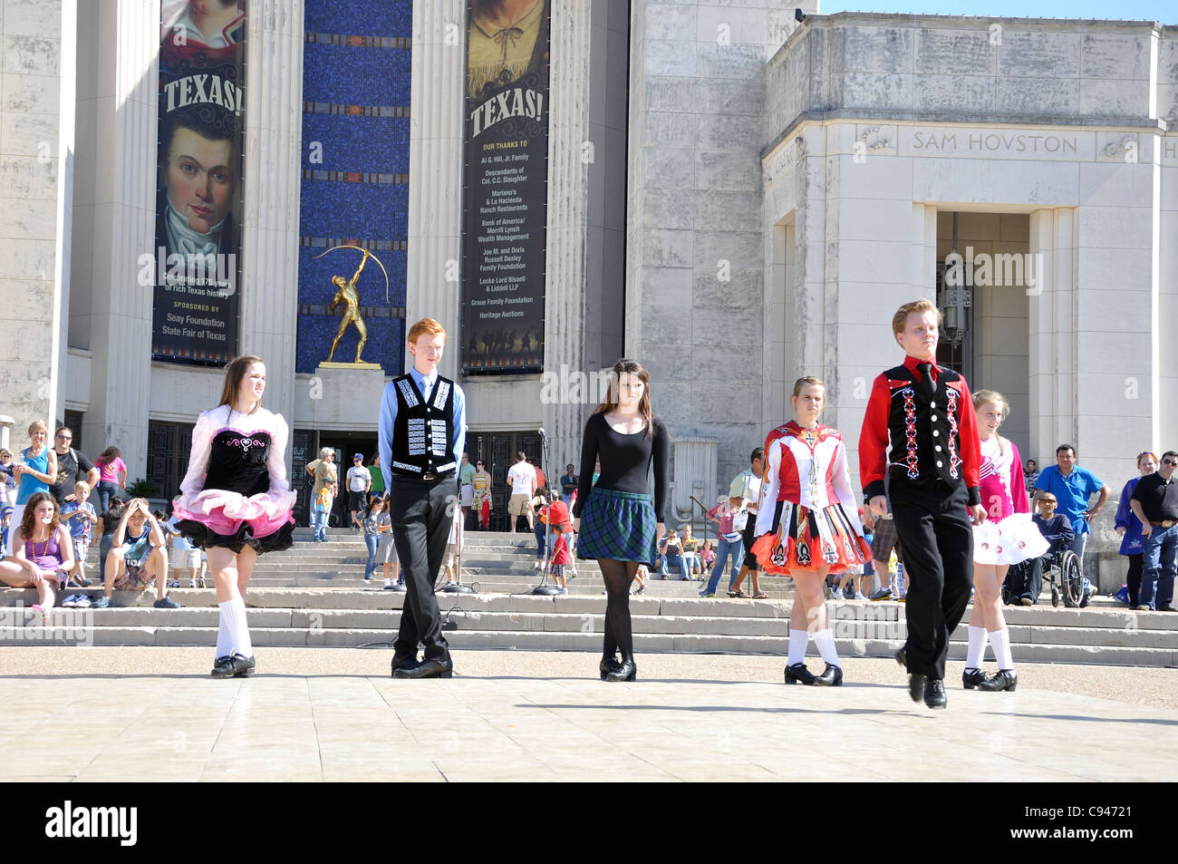 Irish traditional dancing Stock Photo - Alamy
