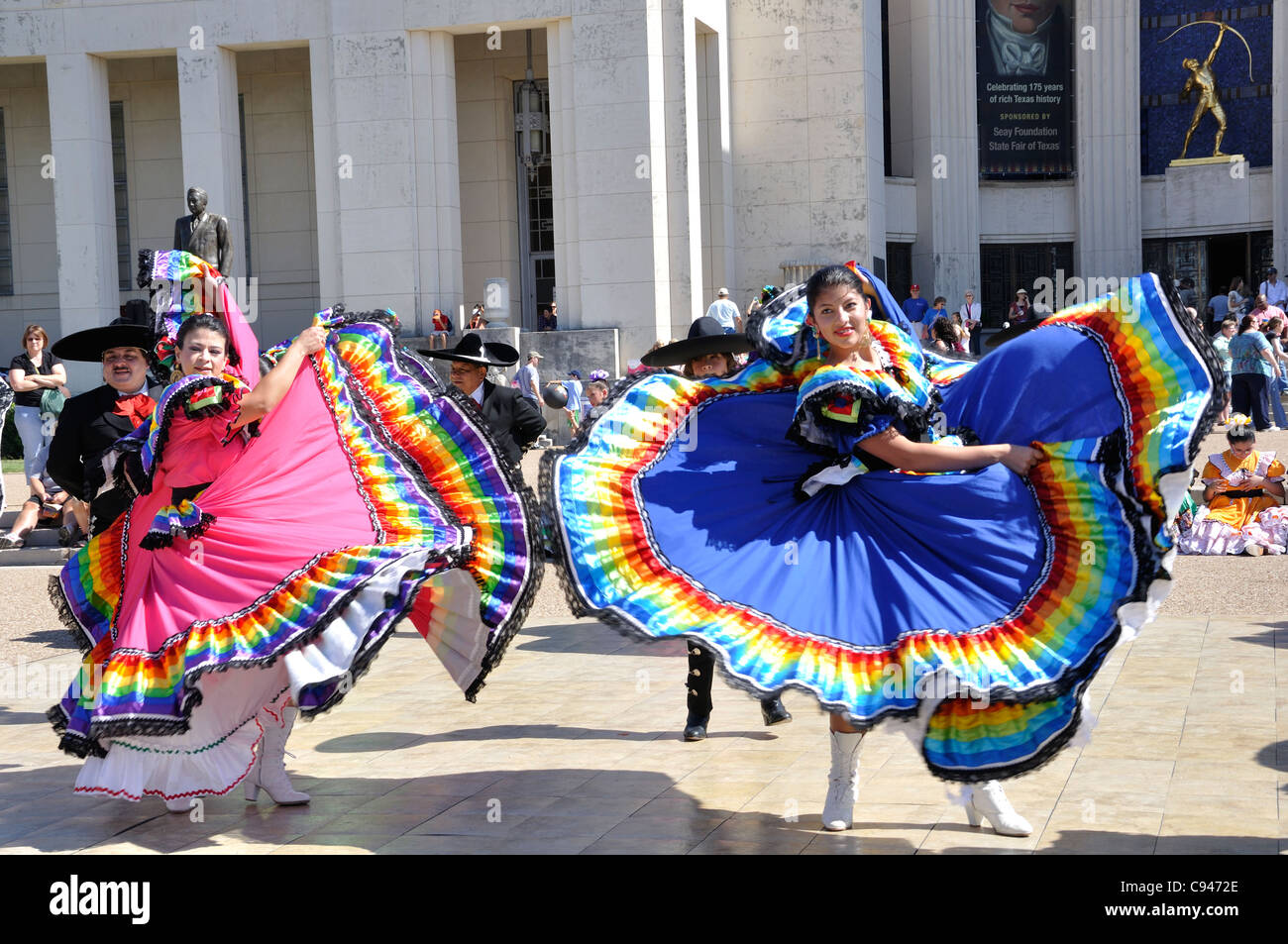 Mexican traditional dancing Stock Photo - Alamy
