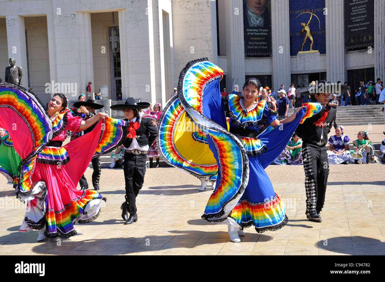 Mexican traditional dancing Stock Photo - Alamy