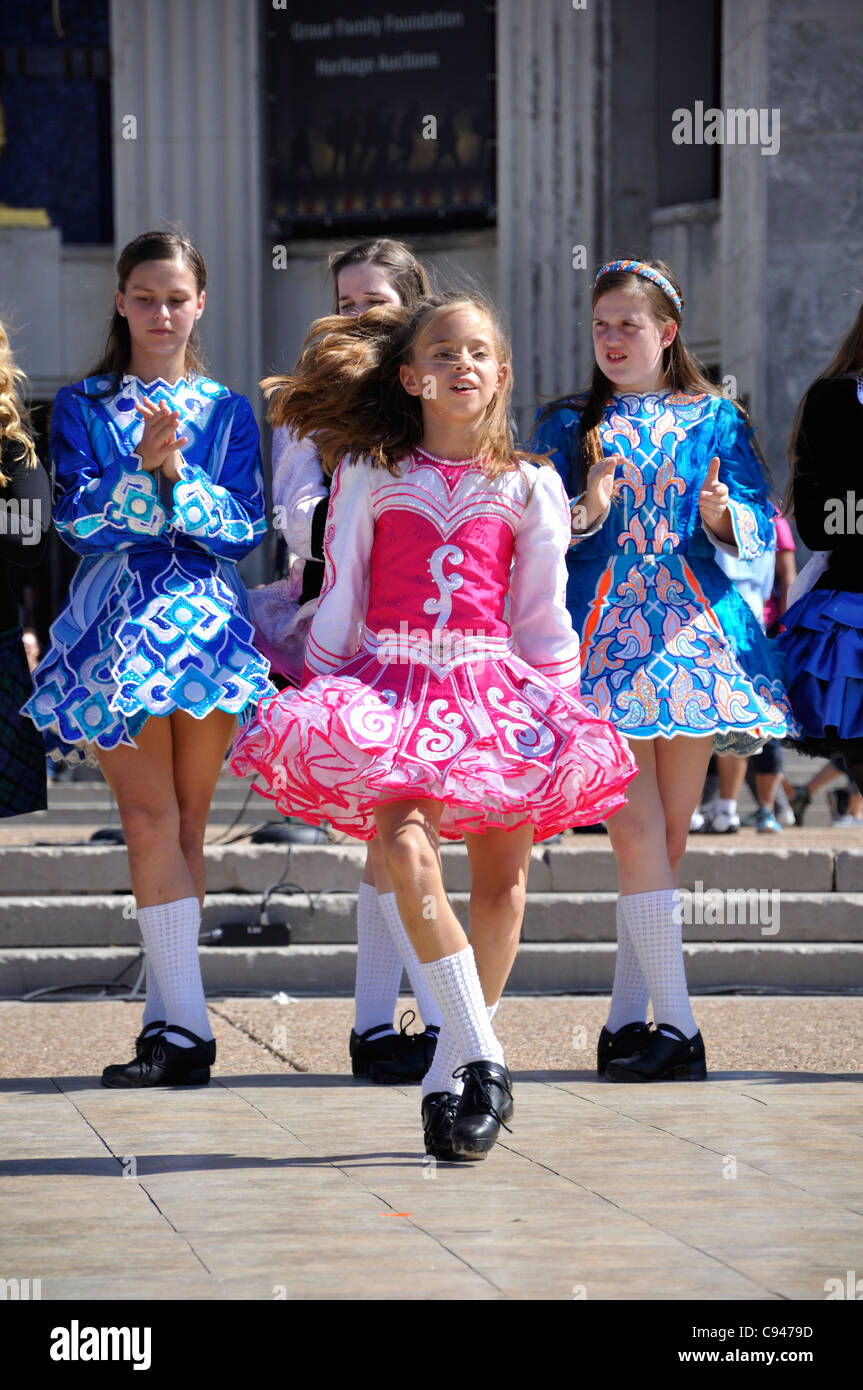 Irish traditional dancing Stock Photo - Alamy