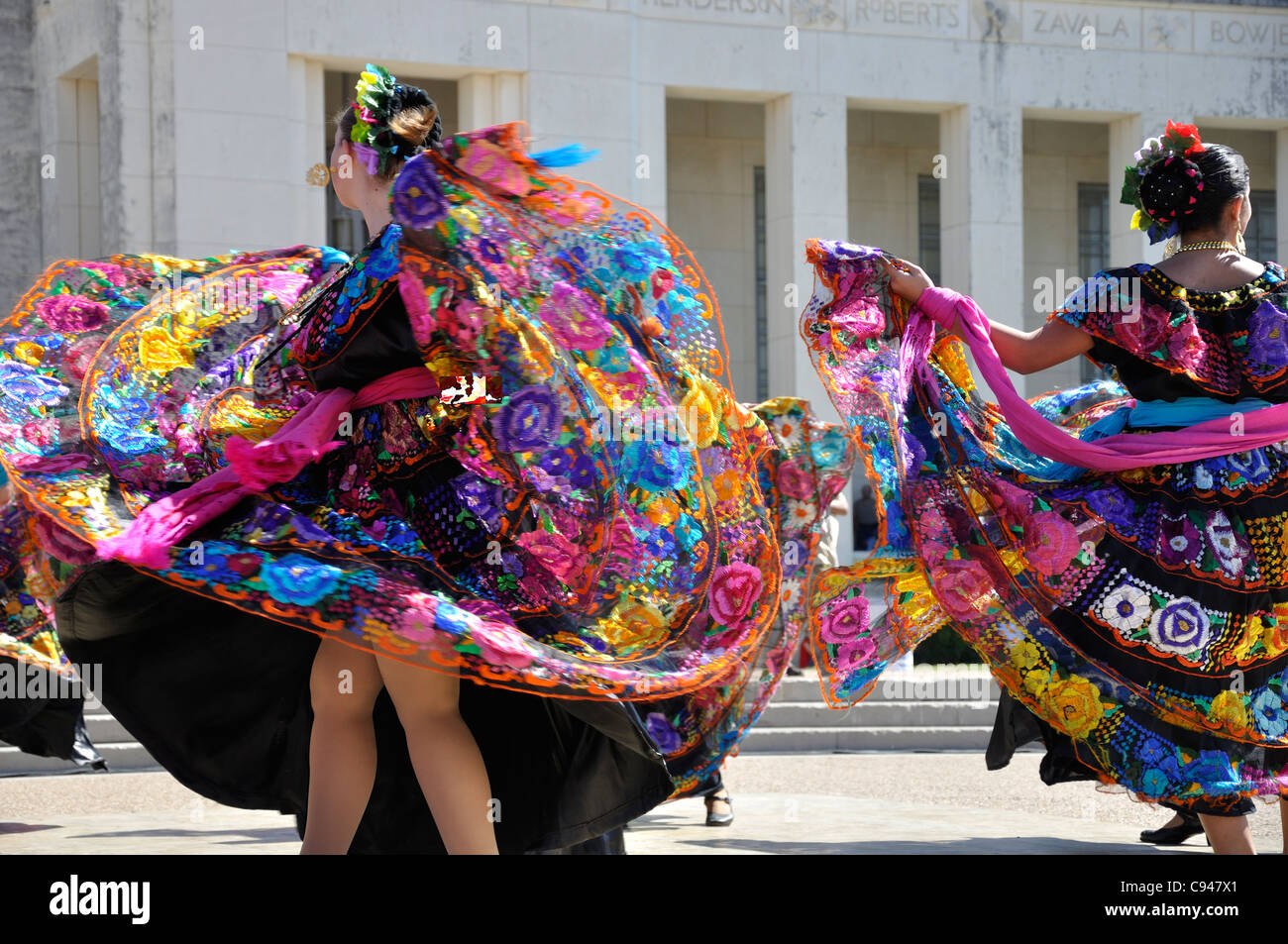 Mexican traditional dancing Stock Photo - Alamy