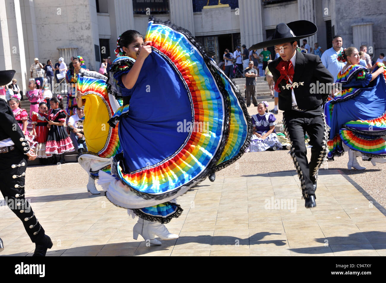 Mexican traditional dancing Stock Photo - Alamy