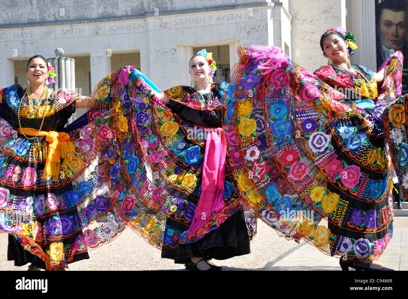 Mexican traditional dancing Stock Photo - Alamy