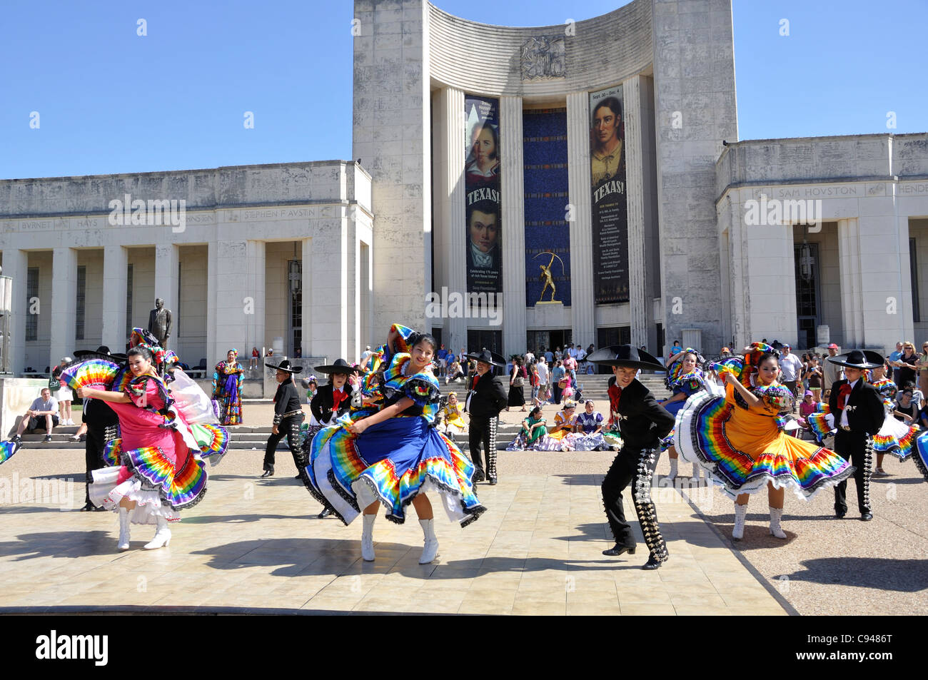 Mexican traditional dancing Stock Photo - Alamy