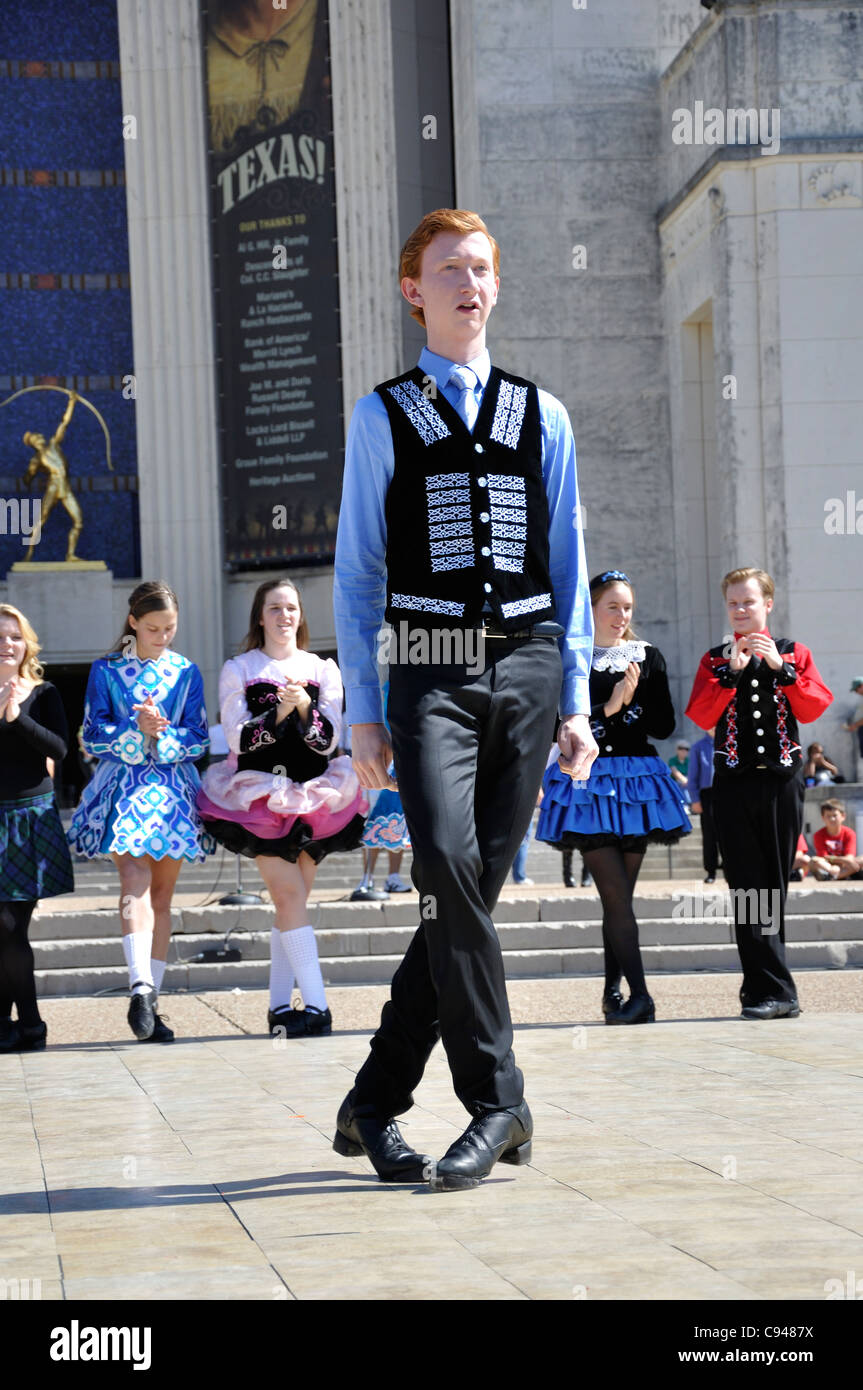 Irish dancing on stage hi-res stock photography and images - Alamy