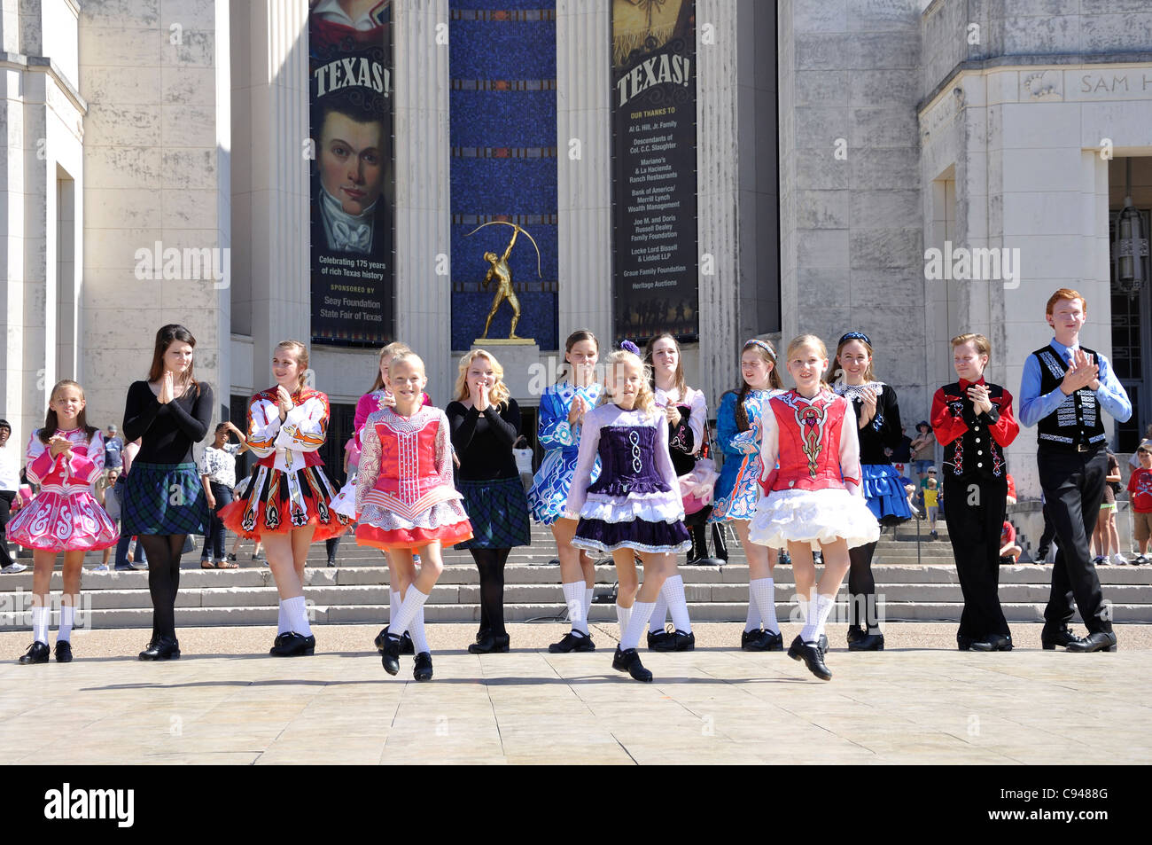 Irish traditional dancing Stock Photo - Alamy