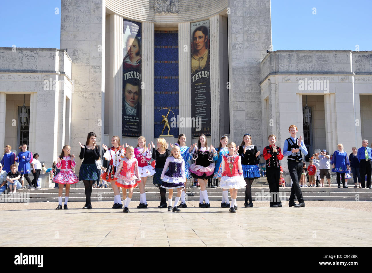 Irish traditional dancing Stock Photo - Alamy