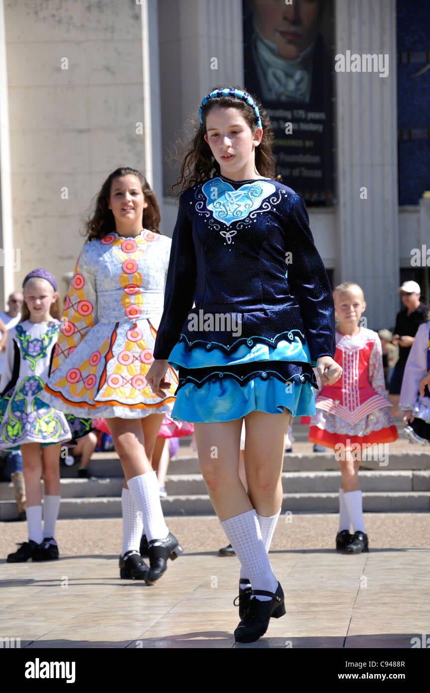 Irish traditional dancing Stock Photo - Alamy