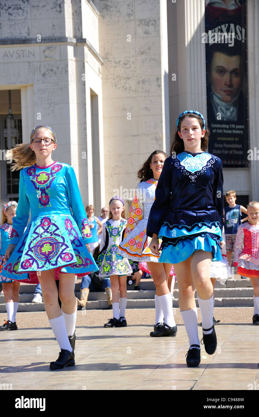 Irish traditional dancing Stock Photo - Alamy