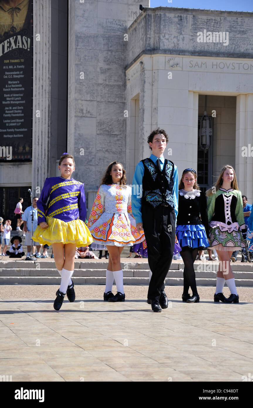 Irish traditional dancing Stock Photo - Alamy