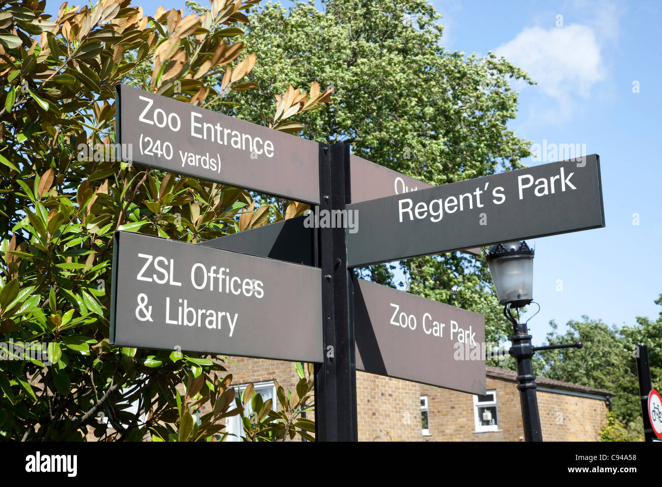 The zoo at regents park hi-res stock photography and images - Alamy