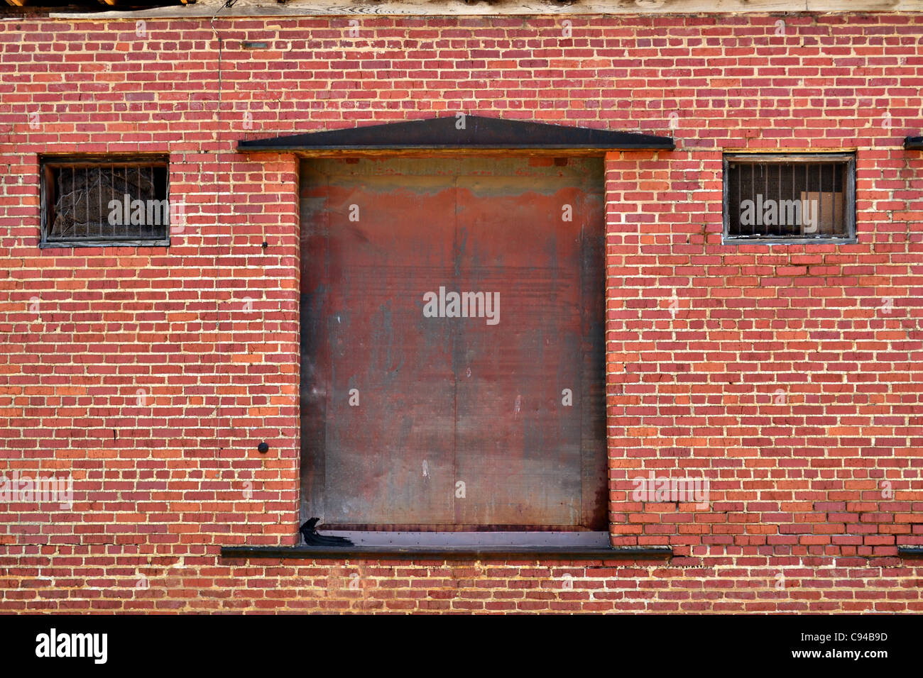 Old loading dock hi-res stock photography and images - Alamy
