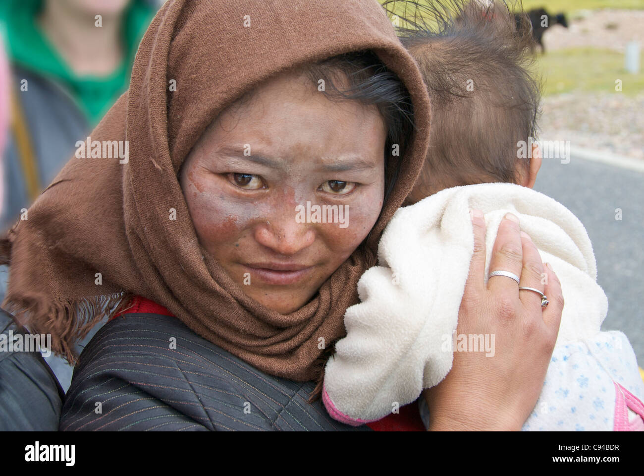 Nomad woman and child Stock Photo - Alamy