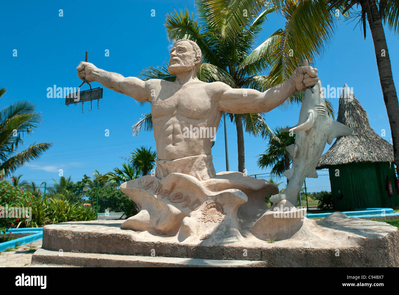 Ernest hemingway cuba statue hi-res stock photography and images - Alamy