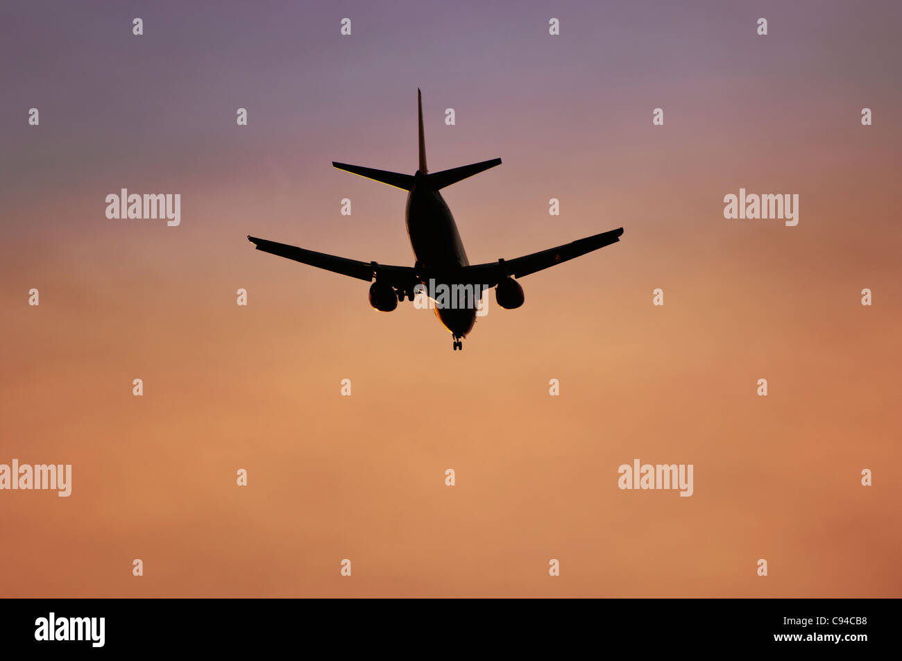 Aircraft final approach hi-res stock photography and images - Alamy