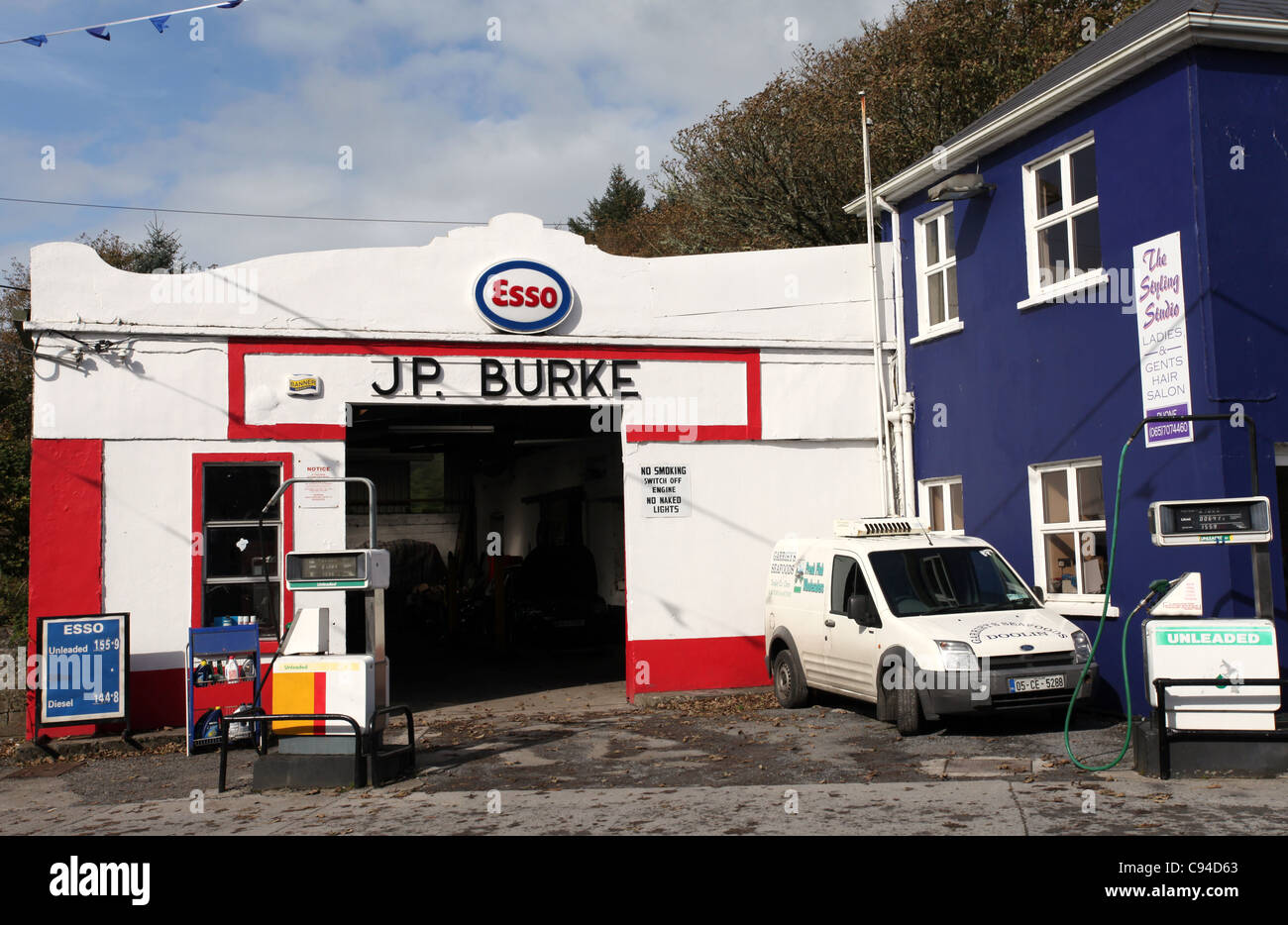 Traditional Irish Garage in Lisdoonvarna Stock Photo - Alamy