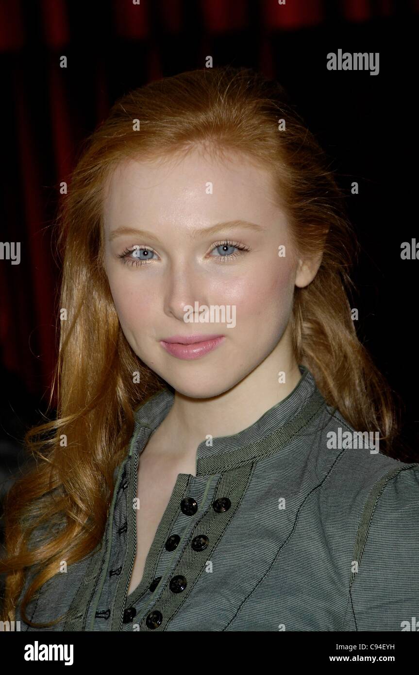 Molly Quinn at arrivals for THE MUPPETS Premiere, El Capitan Theatre ...