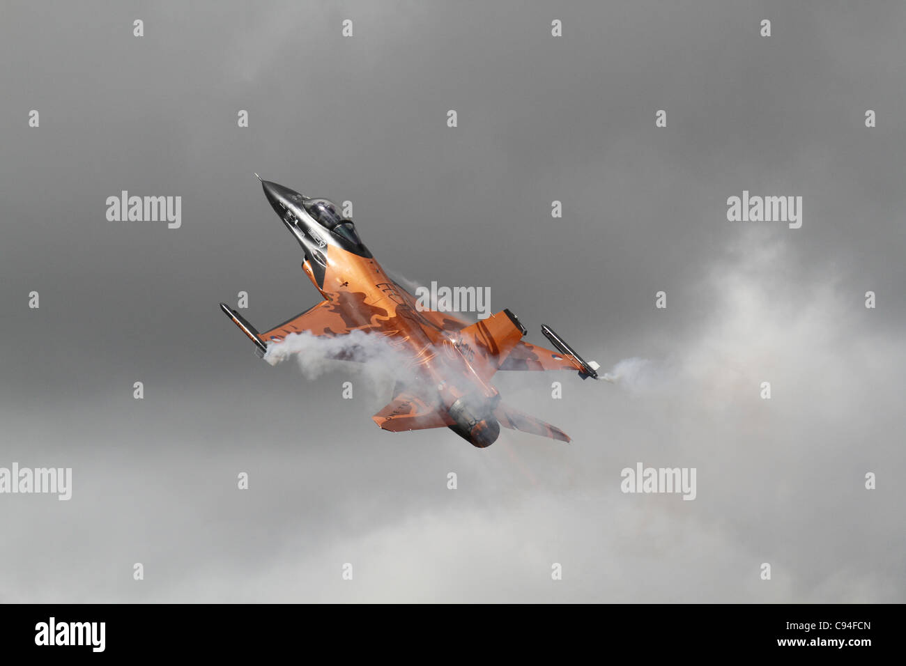 Belgian airforce F-16 jet fighter aircraft climbing Stock Photo - Alamy