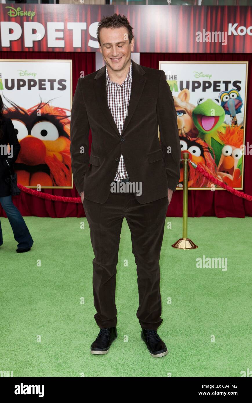 Jason Segal at arrivals for THE MUPPETS Premiere, El Capitan Theatre ...