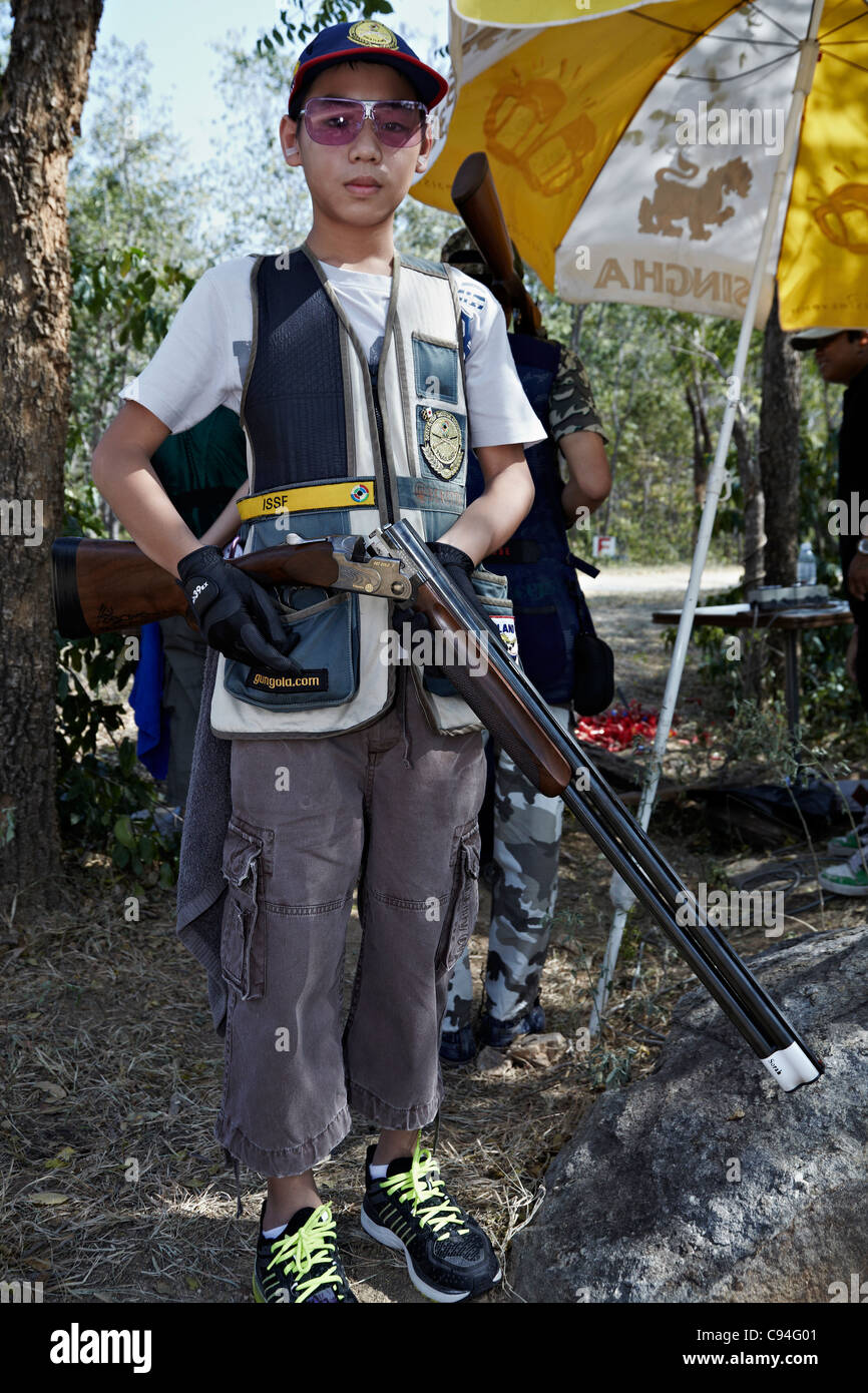 Clay shooting guns hi-res stock photography and images - Alamy