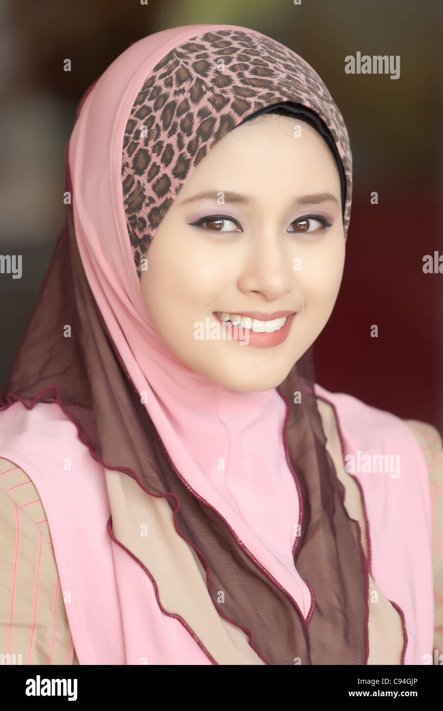 Beautiful malay girl hi-res stock photography and images - Alamy