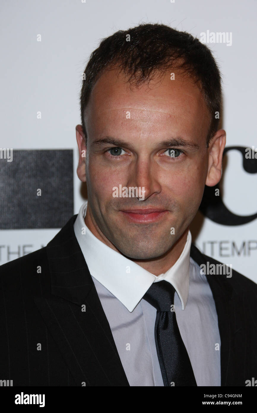 JONNY LEE MILLER 2011 MOCA GALA DOWNTOWN LOS ANGELES CALIFORNIA USA 12 ...