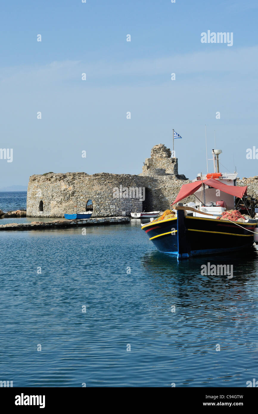 Port of paros hi-res stock photography and images - Alamy