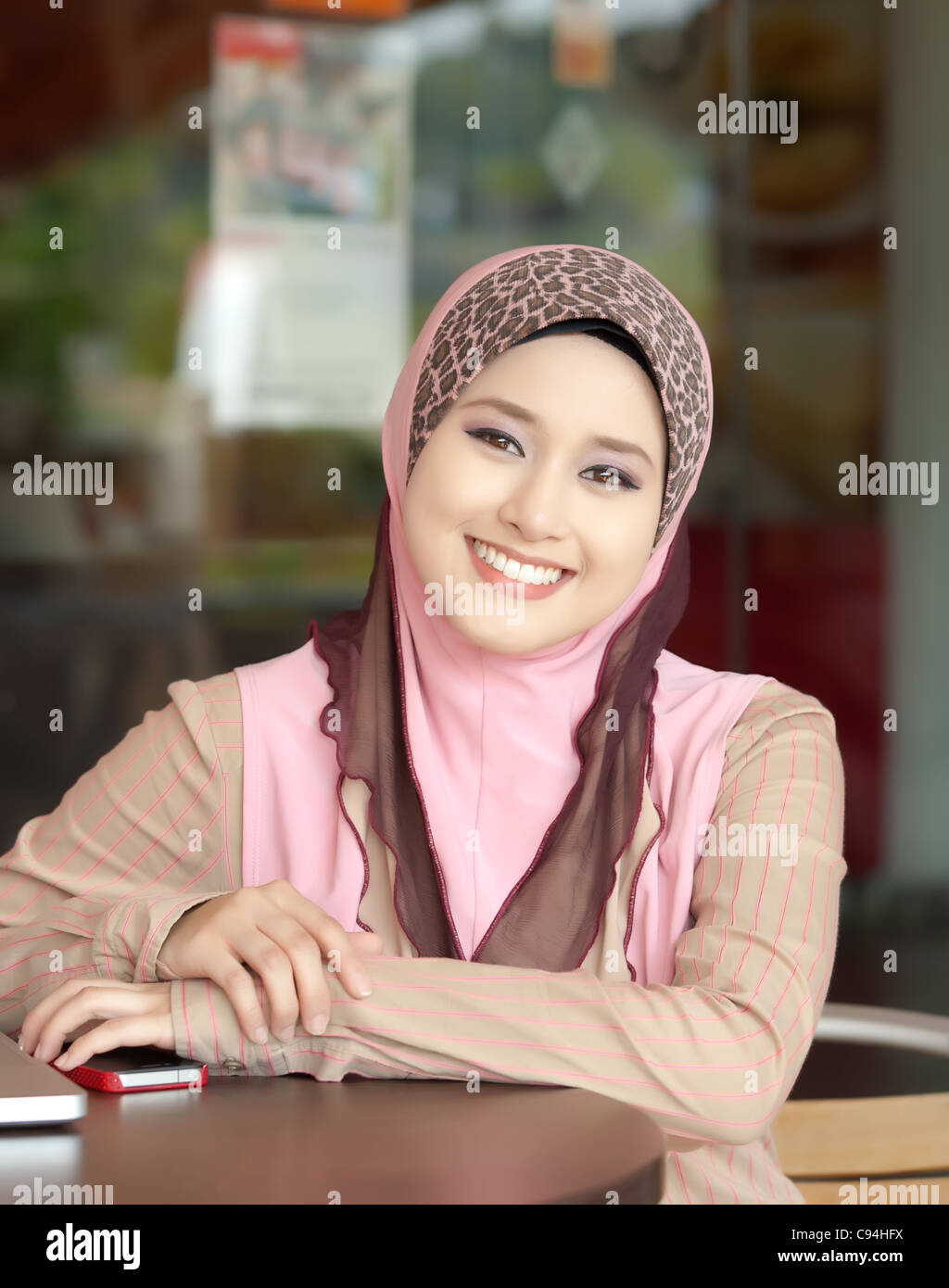 Muslim young girl with beautiful smile Stock Photo - Alamy