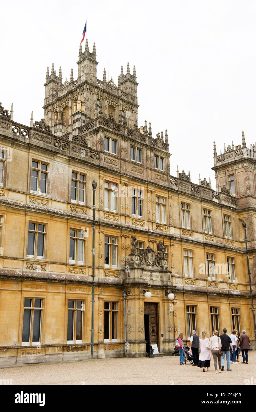 Highclere Castle Newbury home Earl & Countess of Carnarvan setting TV ...
