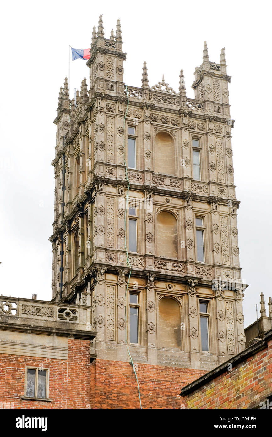 Highclere Castle Newbury home Earl & Countess of Carnarvan setting TV ...