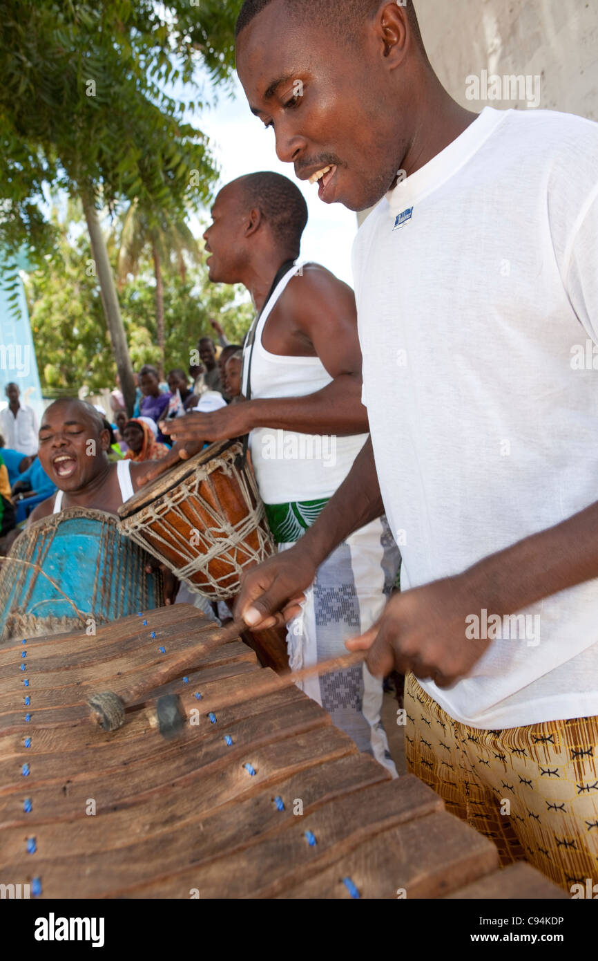 People musicians marimba hi-res stock photography and images - Alamy