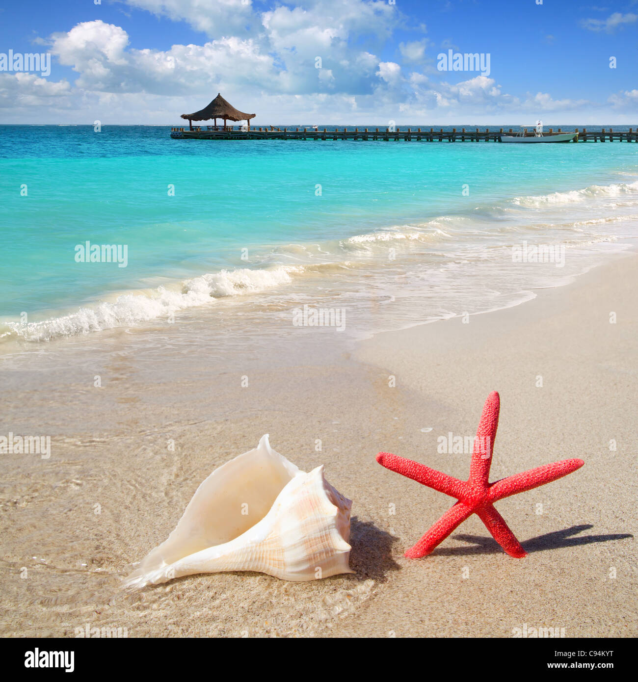 Tropical hut hi-res stock photography and images - Alamy