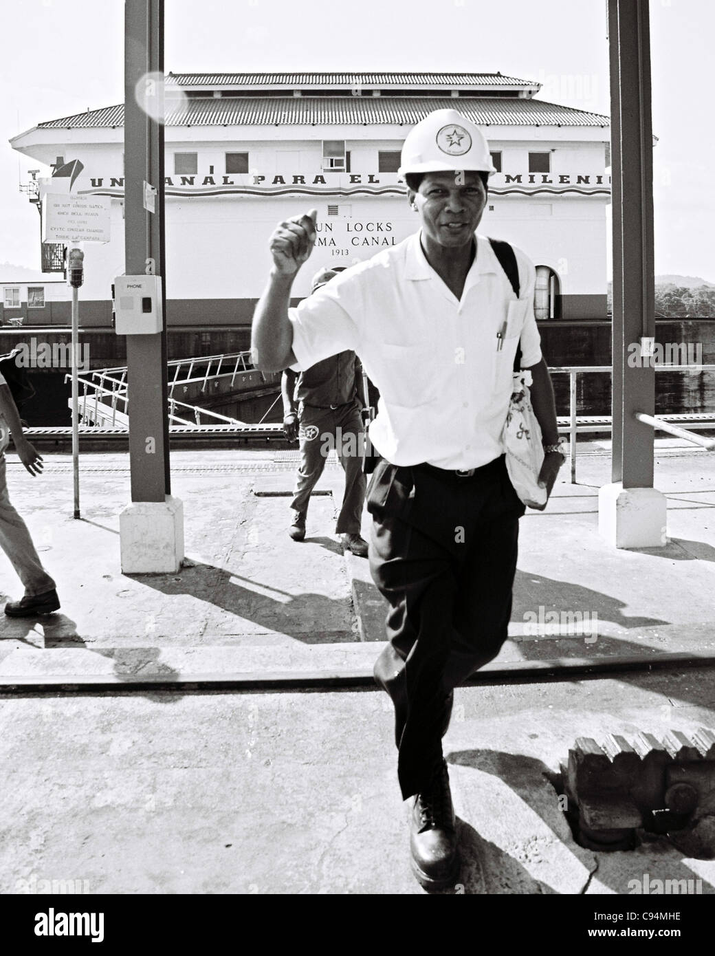 Panama canal worker changing shift hi-res stock photography and images ...