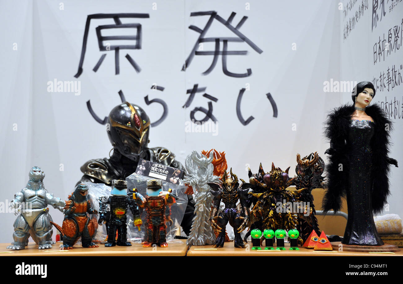 November 12, 2011, Tokyo, Japan - Exhibitors shows off their uniquely ...