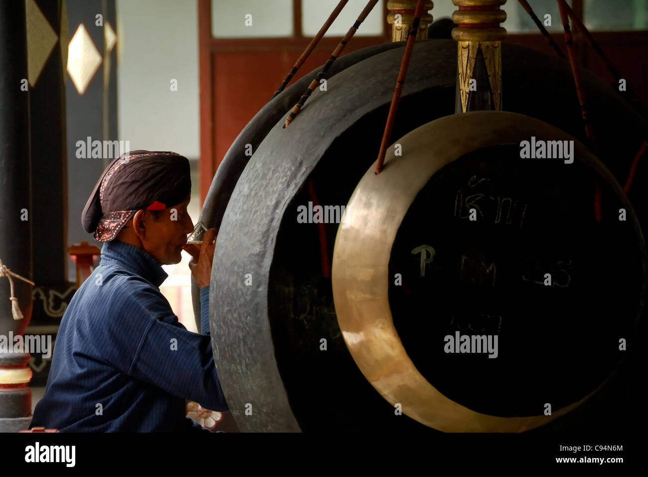 Gamelan java indonesia hi-res stock photography and images - Alamy