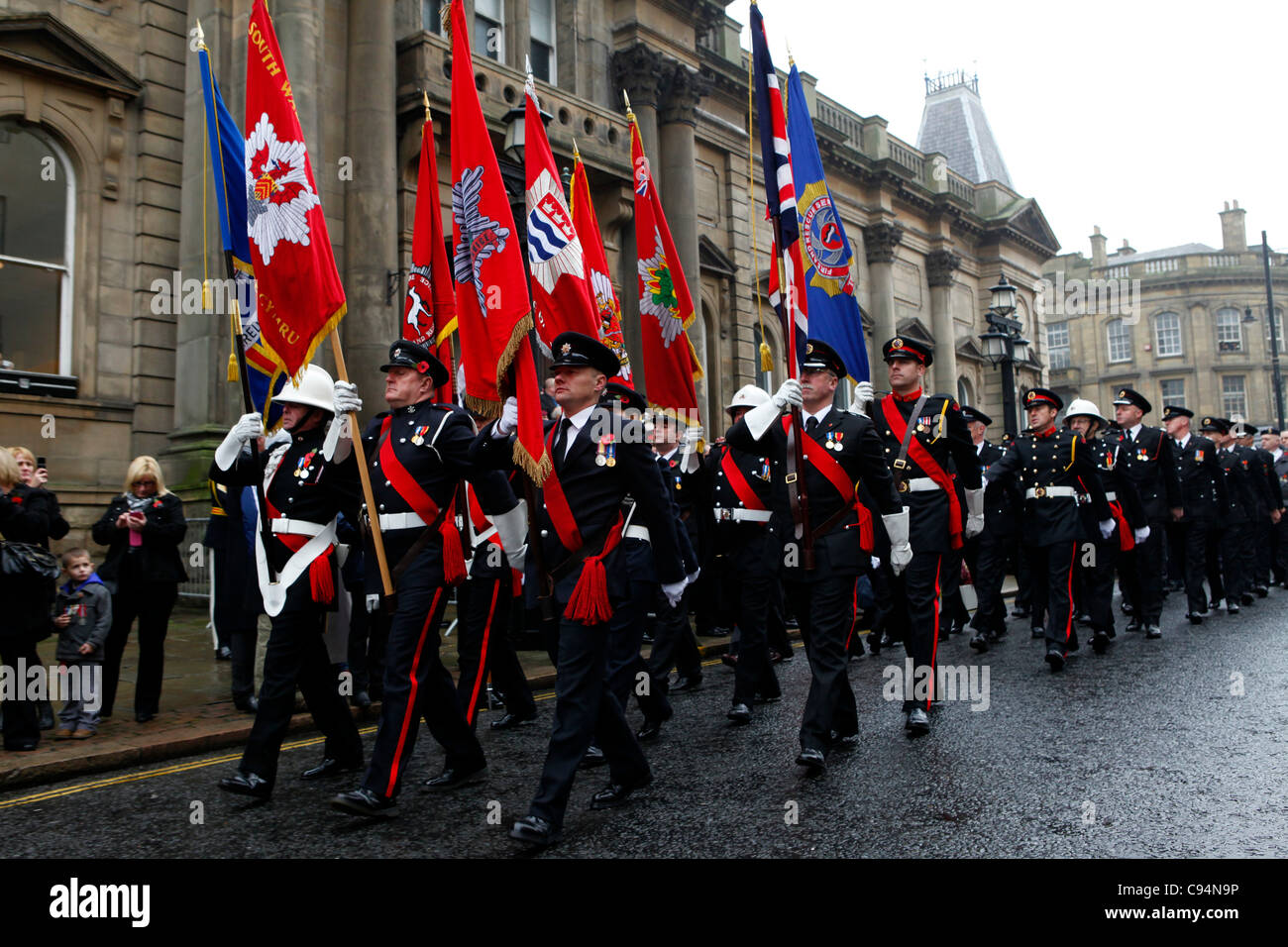Uniformed fire emergency services hi-res stock photography and images ...