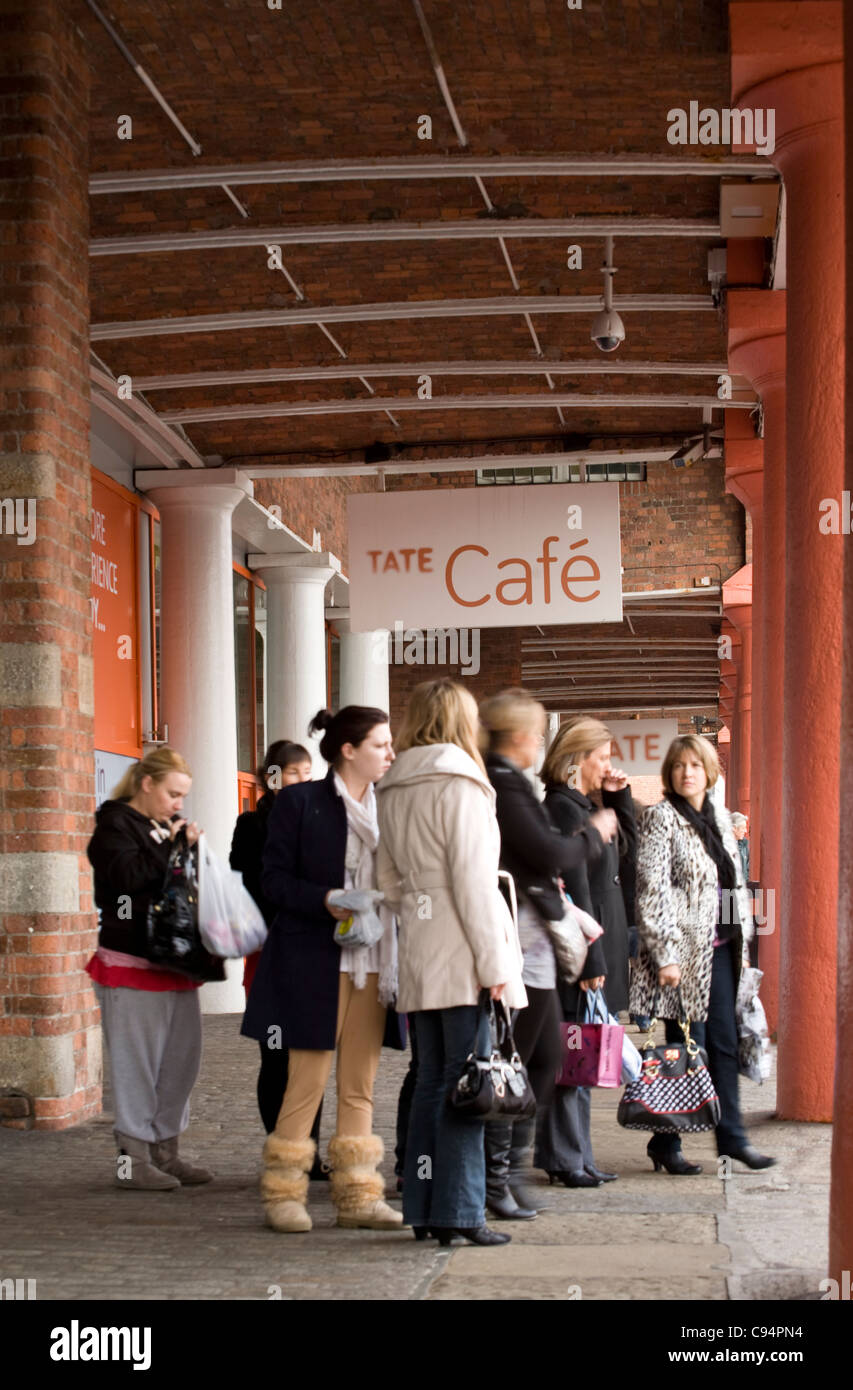 Liverpool tate interior hi-res stock photography and images - Alamy