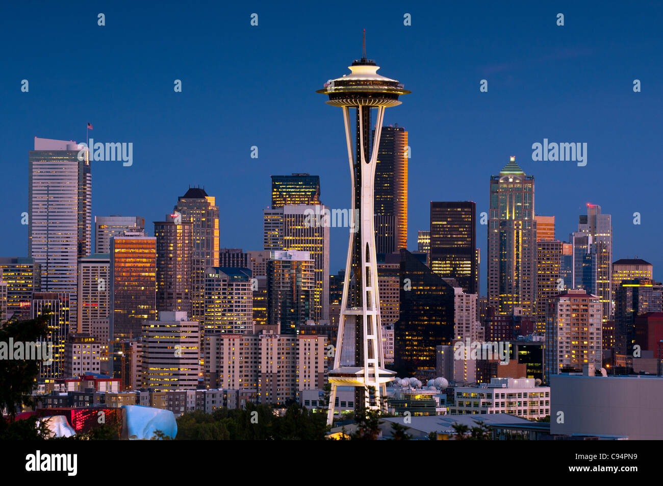 Seattle view city tourist skyscraper hi-res stock photography and ...