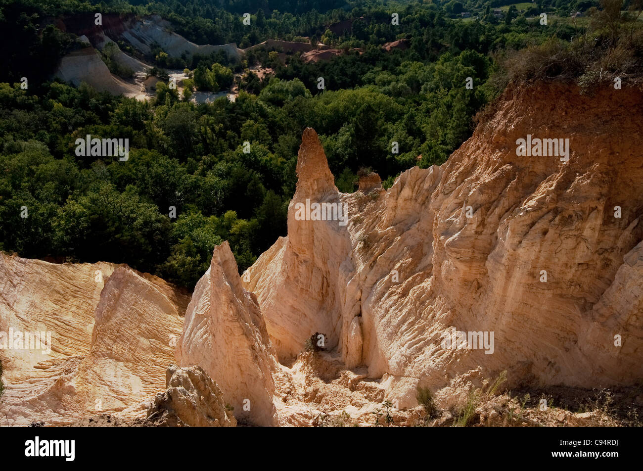 Rustrel the luberon provence hi-res stock photography and images - Alamy