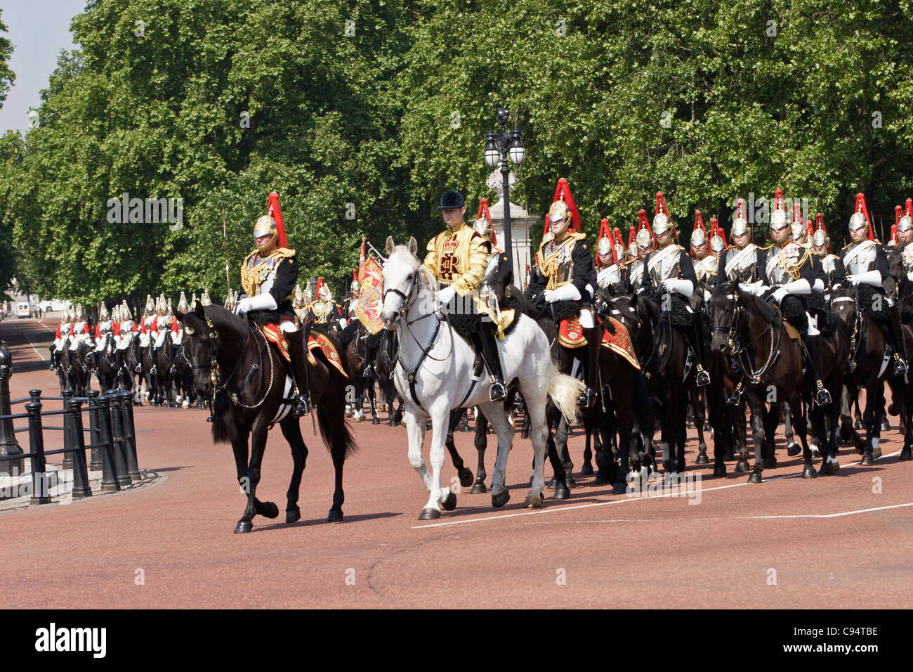 Mounted King's Troop Household Division, Buckingham Palace, London ...